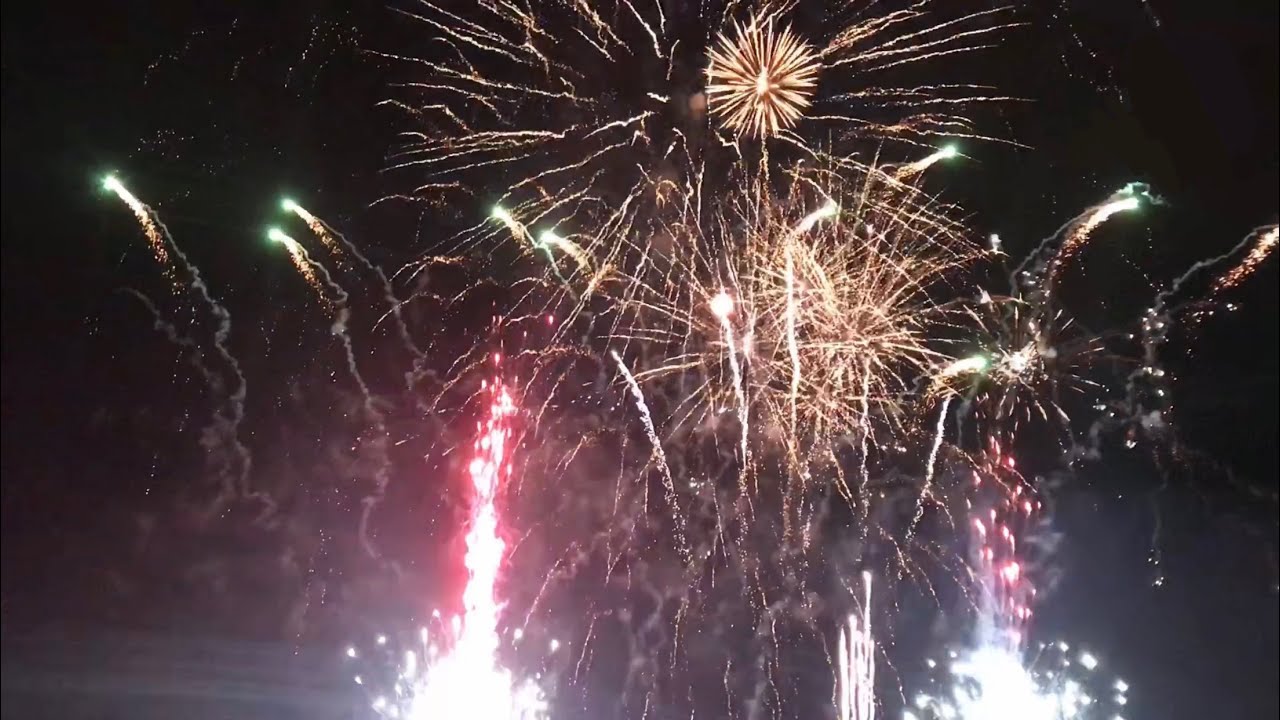 Tamworth castle firework display full 2021 - YouTube