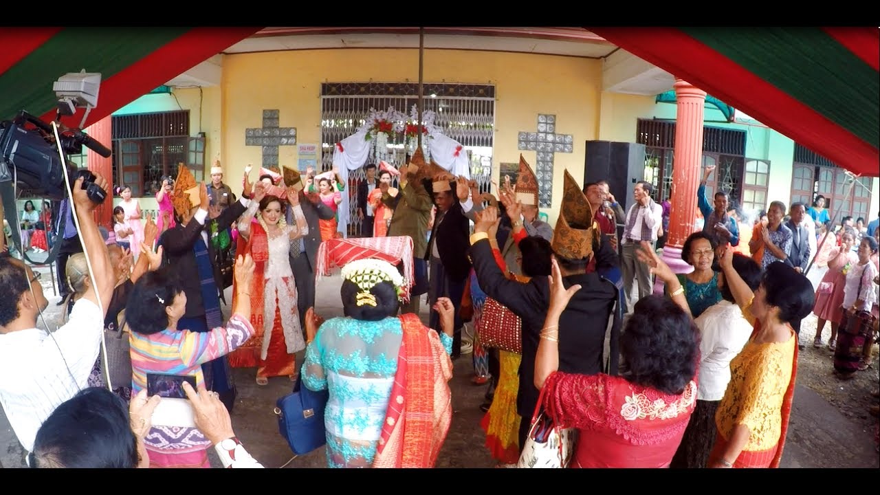 Seru! 😁 - Maumere Dance | Manortor Batak Bersama Pengantin | Gondang ...