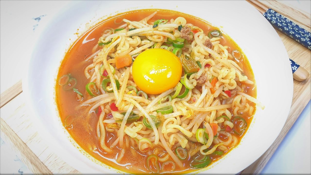 Bean sprouts noodles / instant spicy ramen - YouTube