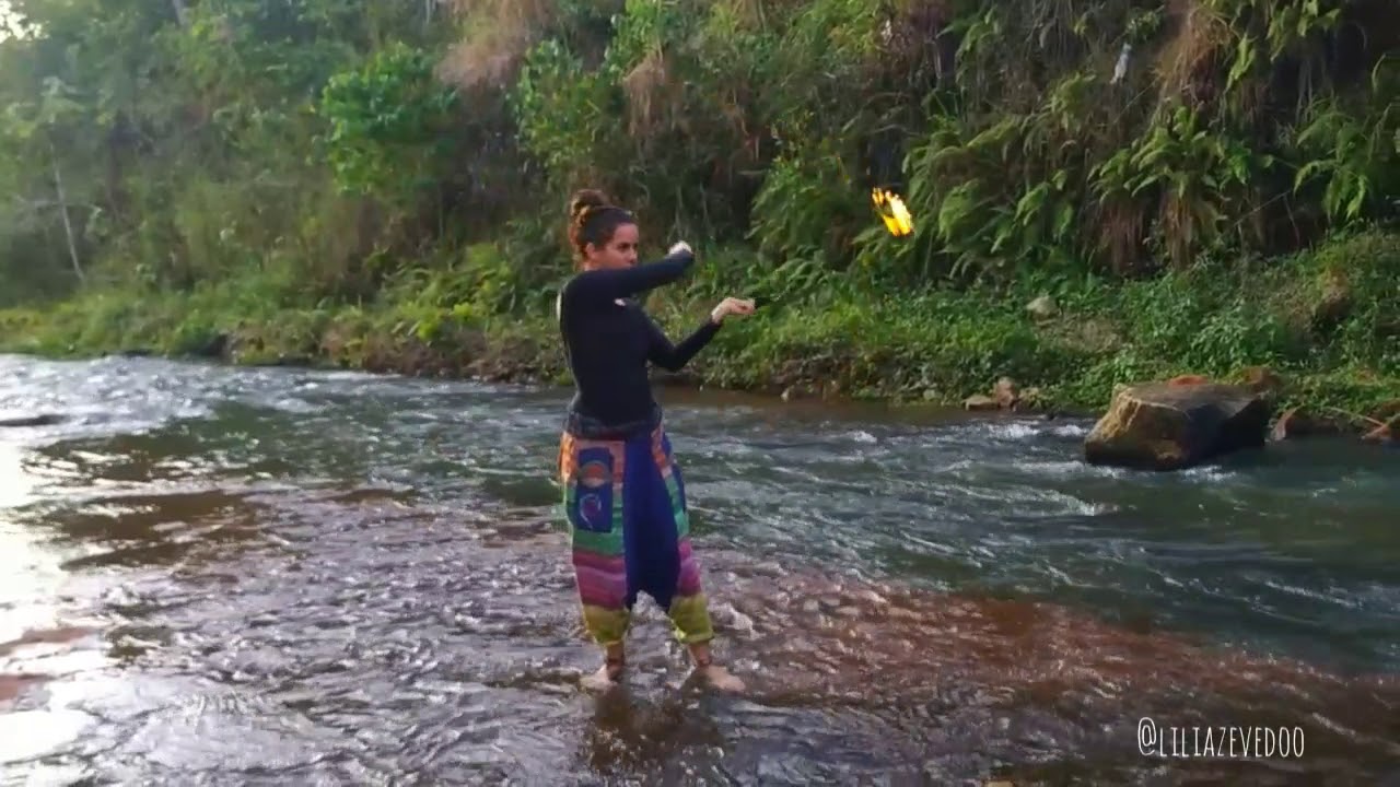 Swing Fire Poi sobre águas doces - YouTube