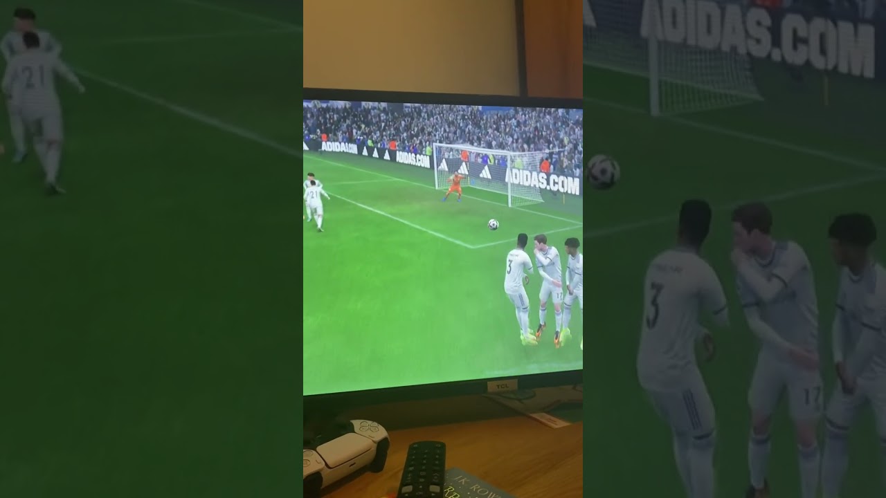 Santiago Munez scores for Newcastle! A star is born - YouTube
