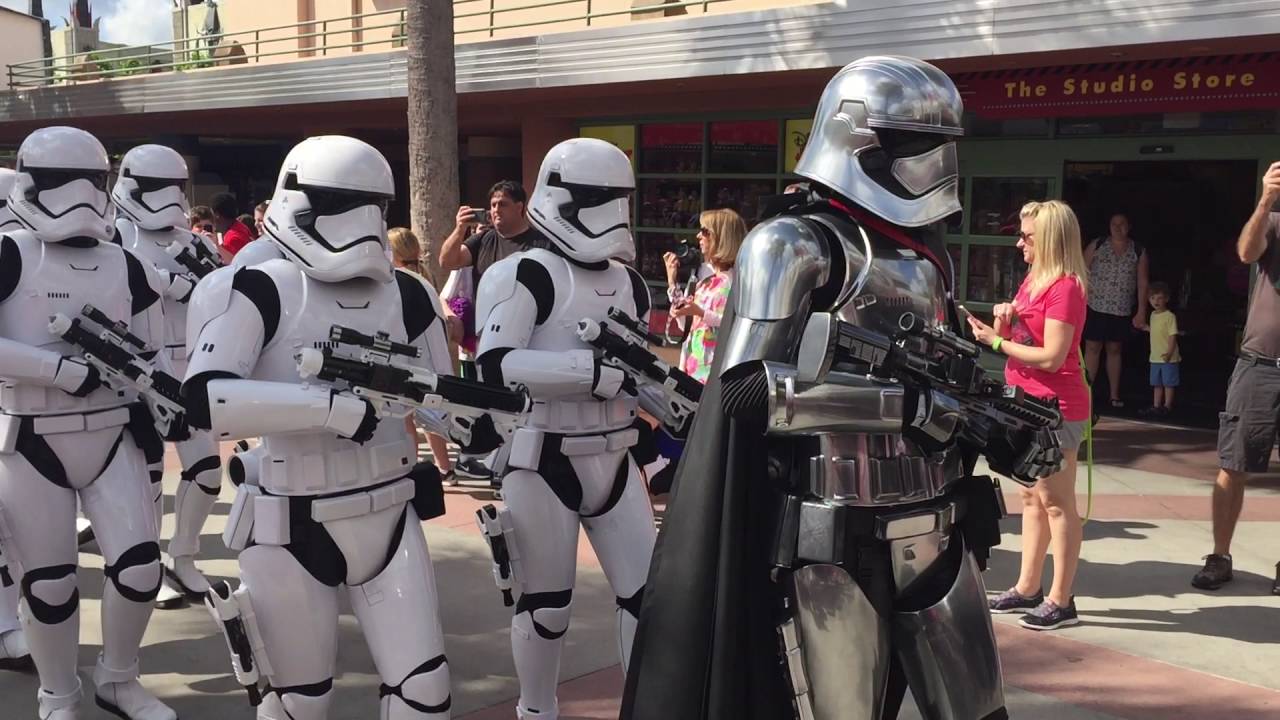 "Star Wars" Captain Phasma & Stormtroopers March of the First Order ...