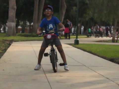 Cómo aprender a manejar bicicleta sin rueditas - YouTube