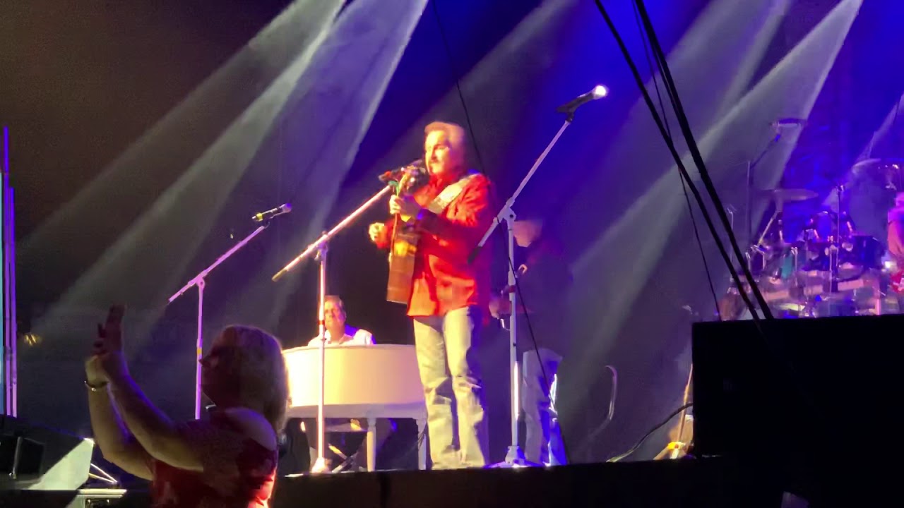 Diamond Rio Holiday & Hits Tour LIVE Pikeville, KY “One More Day with ...