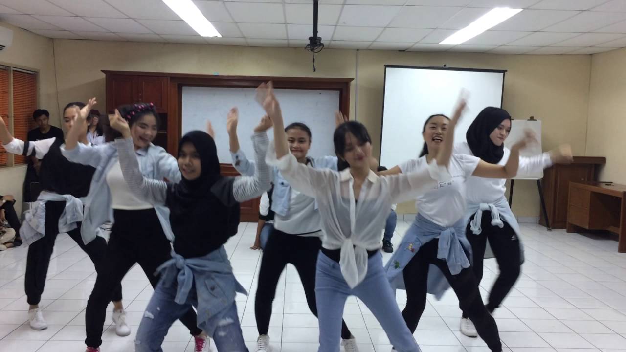 Modern Dance FKG UI 2013 on Dentzmeeting 2016 - YouTube