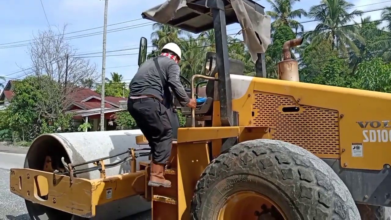 Proses Kerja Alat Berat #Vibro Roller | Compactor #Volvo SD100 - YouTube