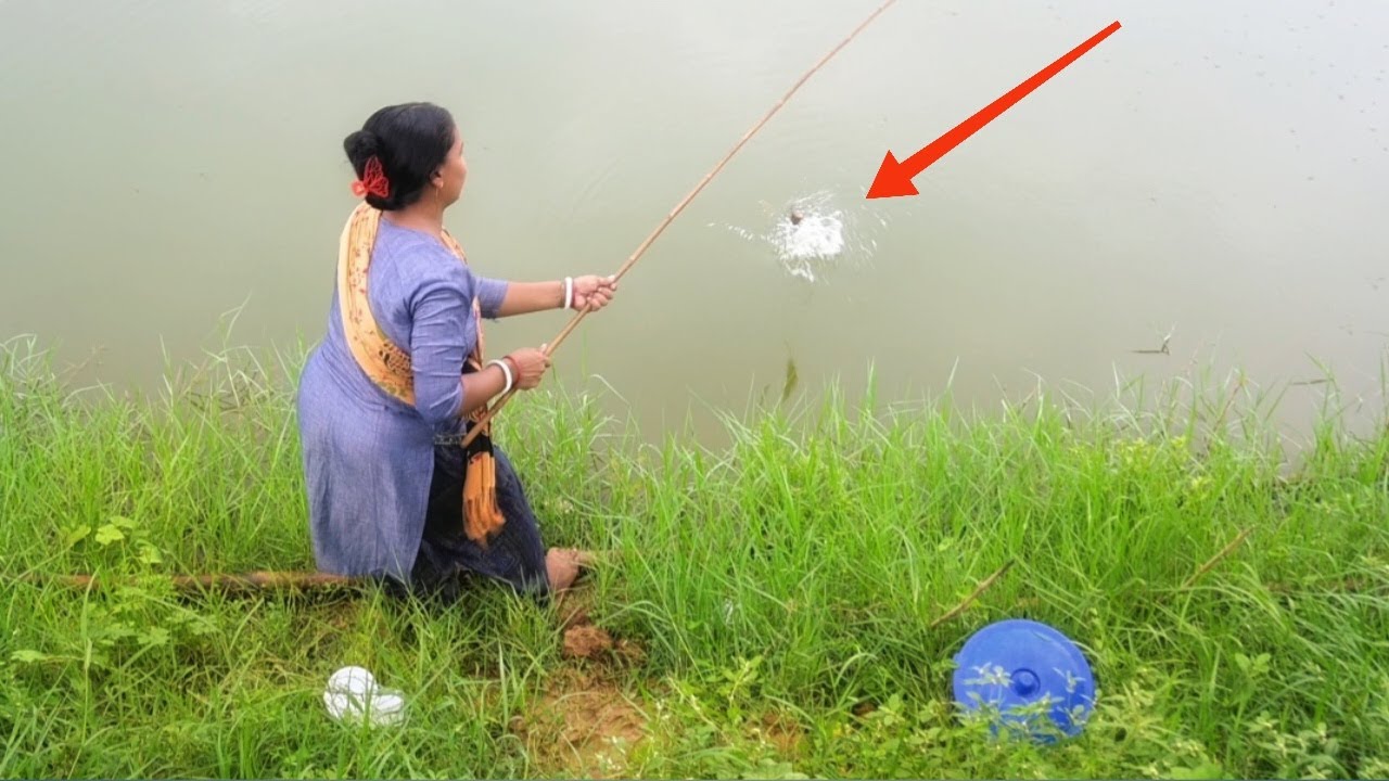 Awesome Fishing Video🎣🎣|| Lady Hook Fishing In The Pond || Women ...