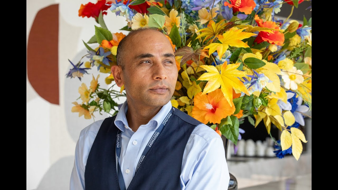 Naveed Rajput, finalist verkiezing Schoonmaker van het Jaar 2023 - YouTube