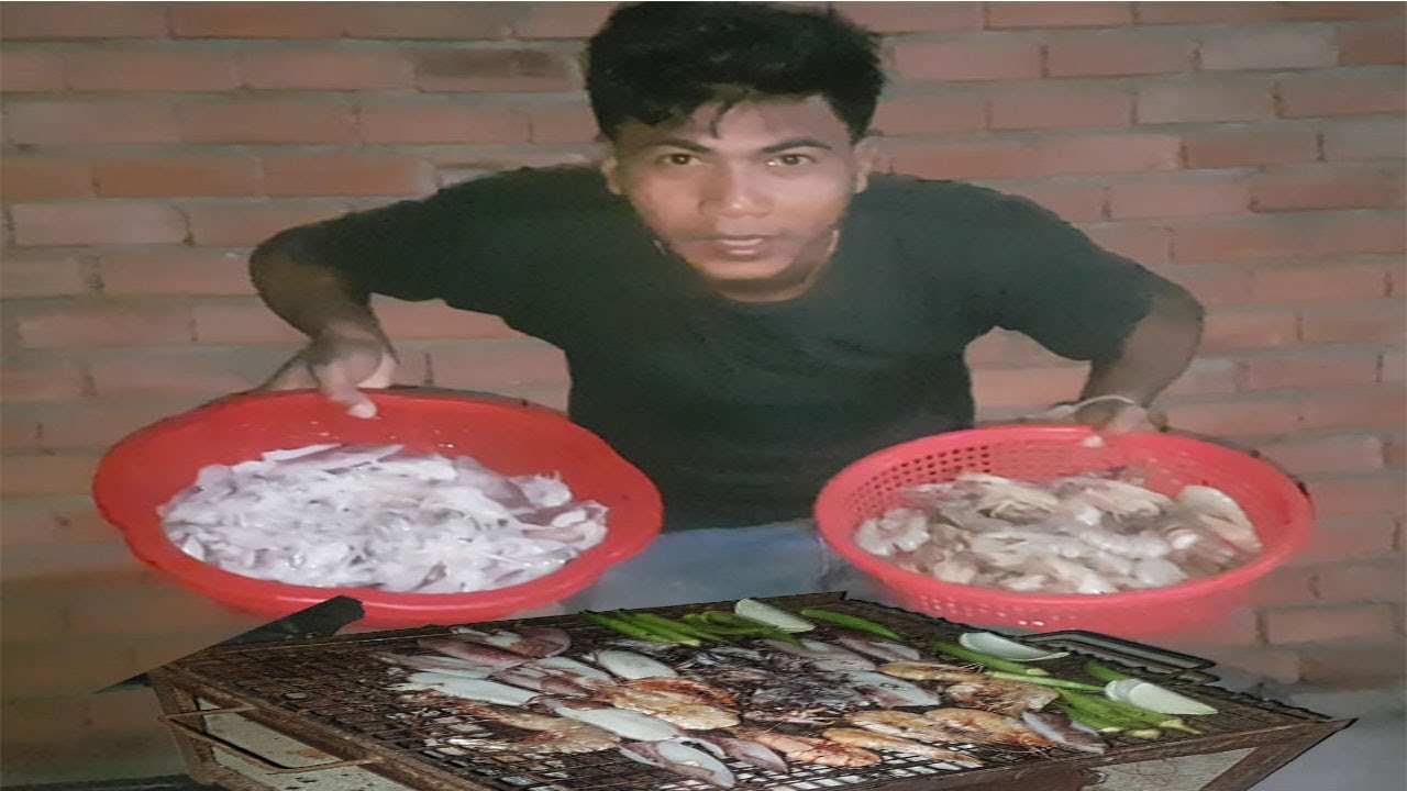 City live grilled prawn at night - YouTube