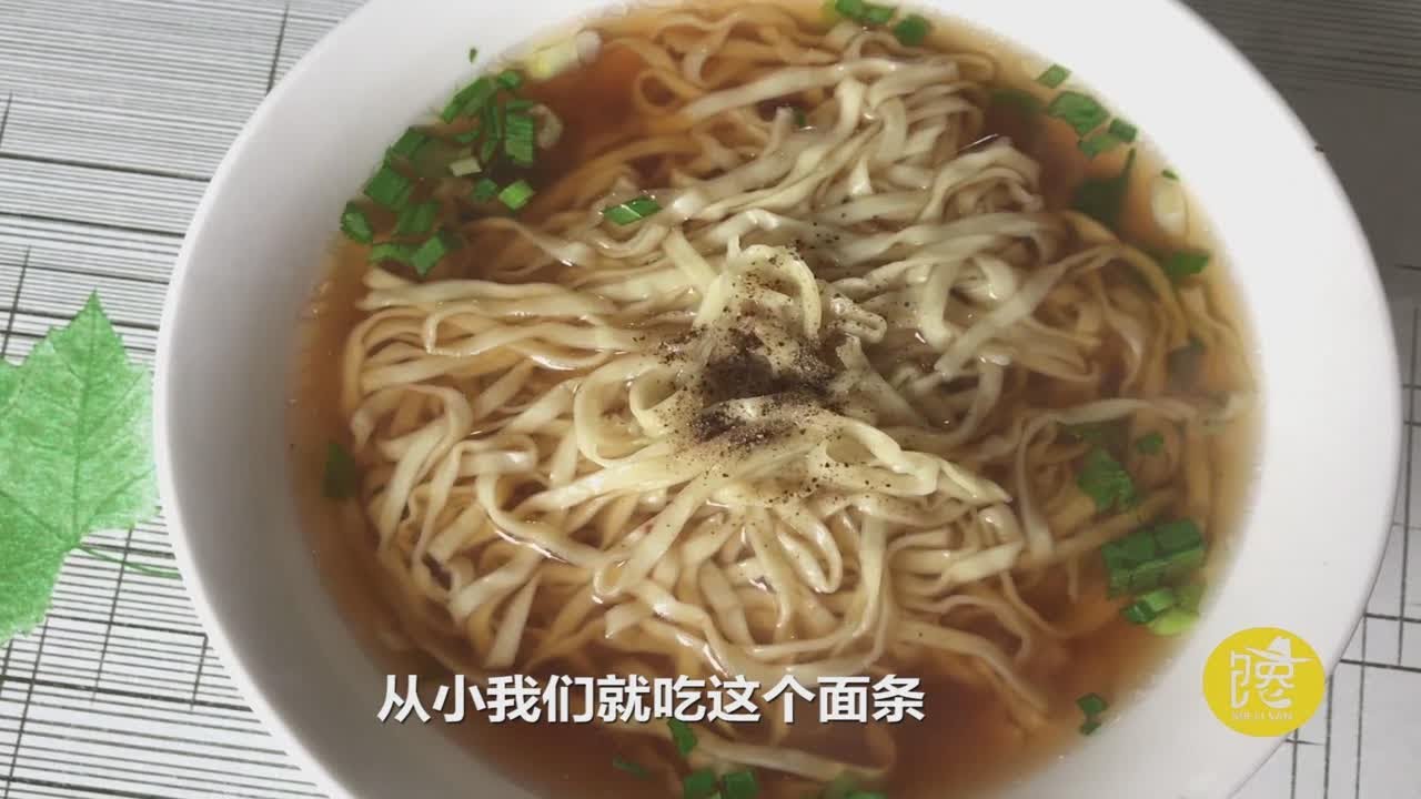 小伙来淮安古镇吃阳春面，5块钱一碗价格便宜，老板中午只卖了2碗 - YouTube