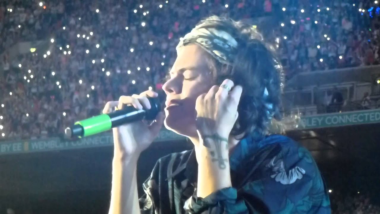 One Direction - Little Things Live HD | WWA Tour Wembley 07.06.14 - YouTube