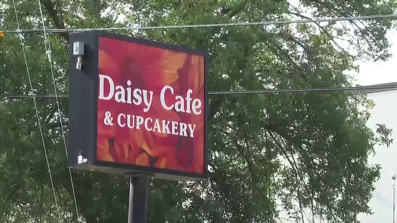 Daisy Cafe & Cupcakery to close after 15 years - YouTube