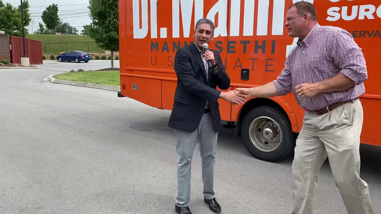 Glenn Jacobs, Timothy Burchett introduce Dr. Manny in Knoxville 6/27 ...