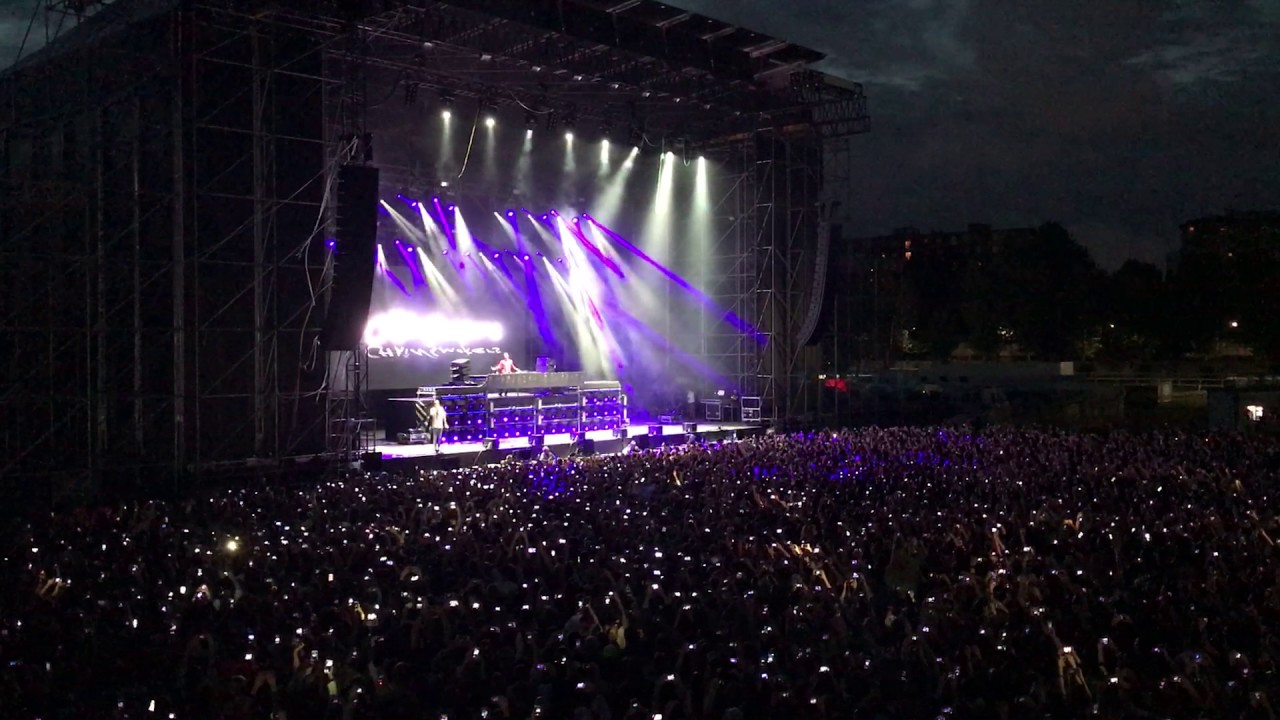 The Chainsmokers perform "Closer" live Milano Italia (Ippodromo San ...