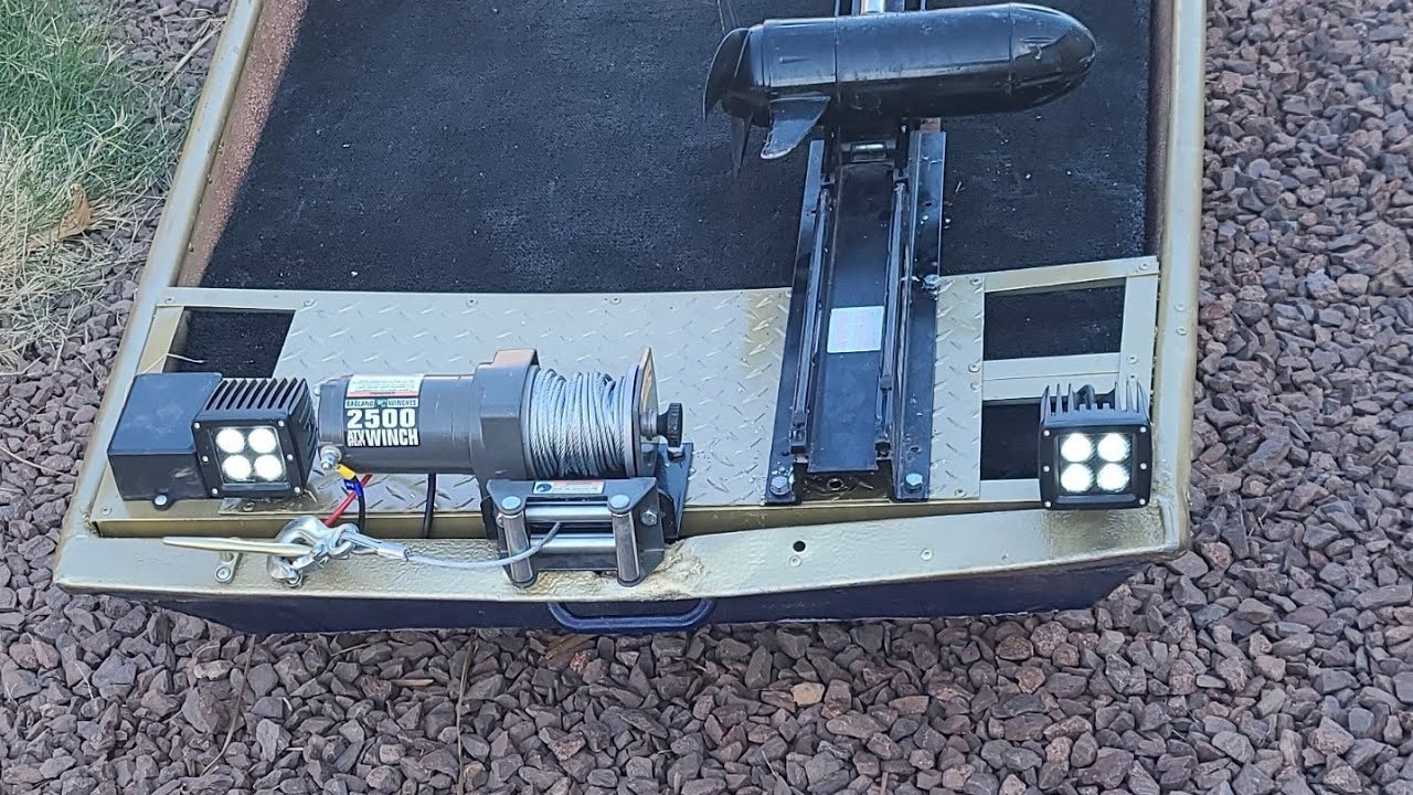 Jonboat wireless badlands 2500 winch - YouTube