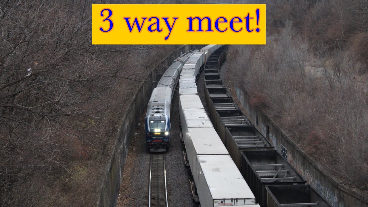 UP 5957, BNSF 5917, and. IDTX 4625 all lead a 3 way meet in Downtown ...