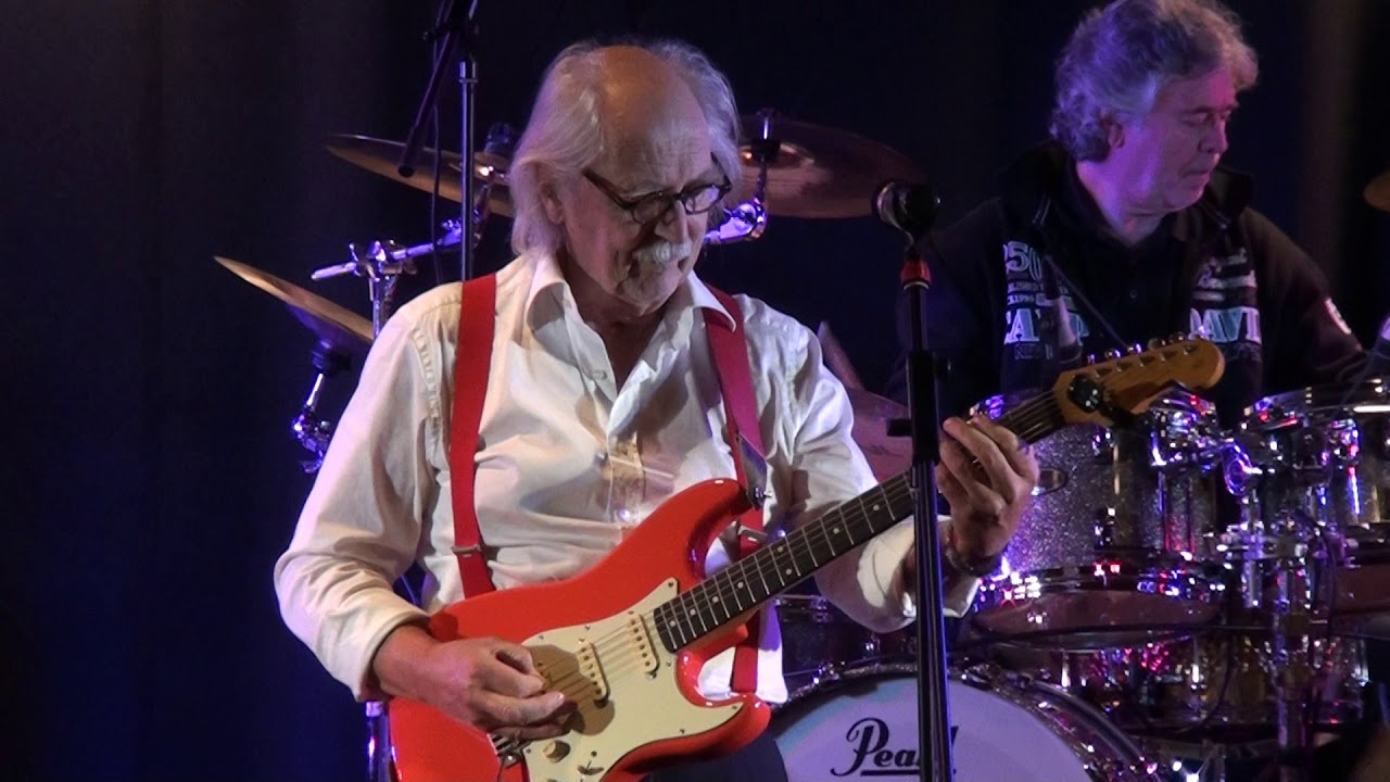 Jan de Hont & the Maskers play "Beat girl" - YouTube