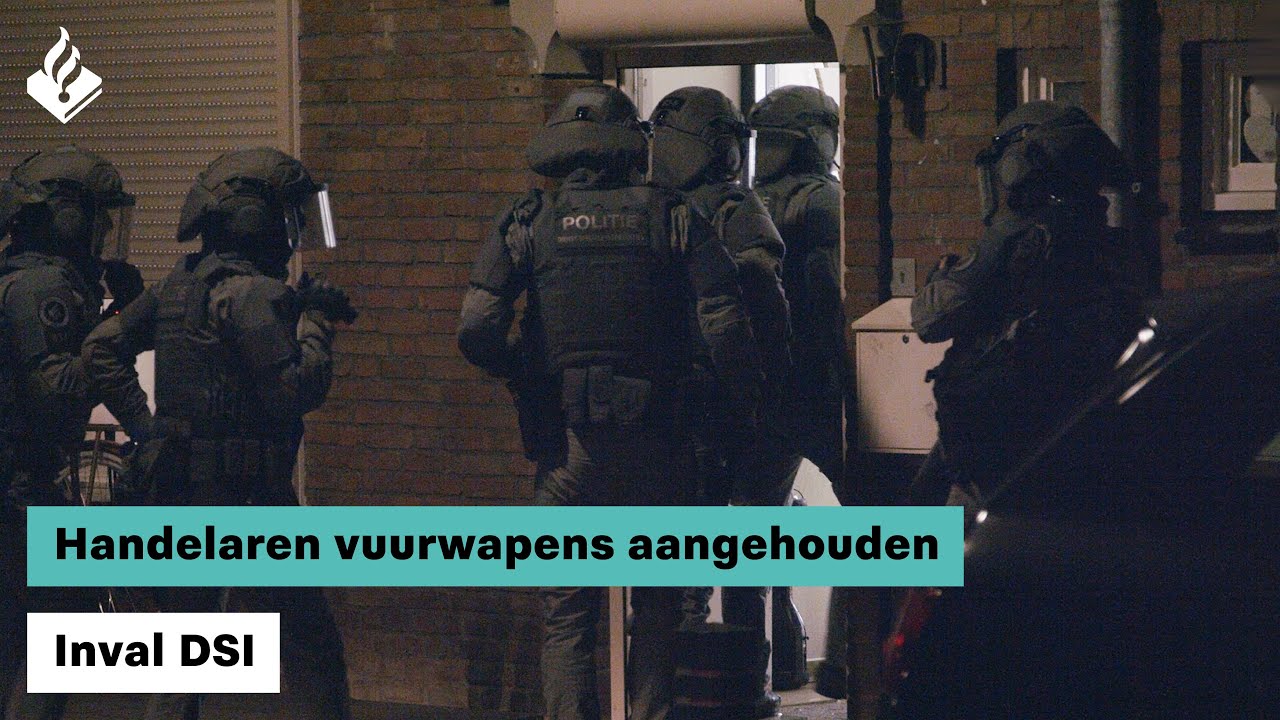 DSI doet inval | Handelaren vuurwapens aangehouden - YouTube