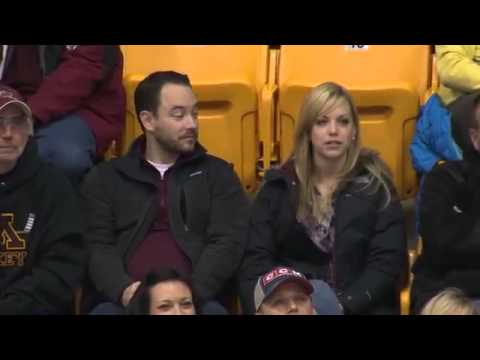 Guy Pulls Out Sign on Gophers Kiss Cam - YouTube