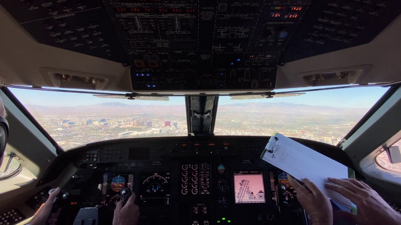SMOOTH Gulfstream IV Cockpit Landing in Las Vegas [4K/60fps] - YouTube
