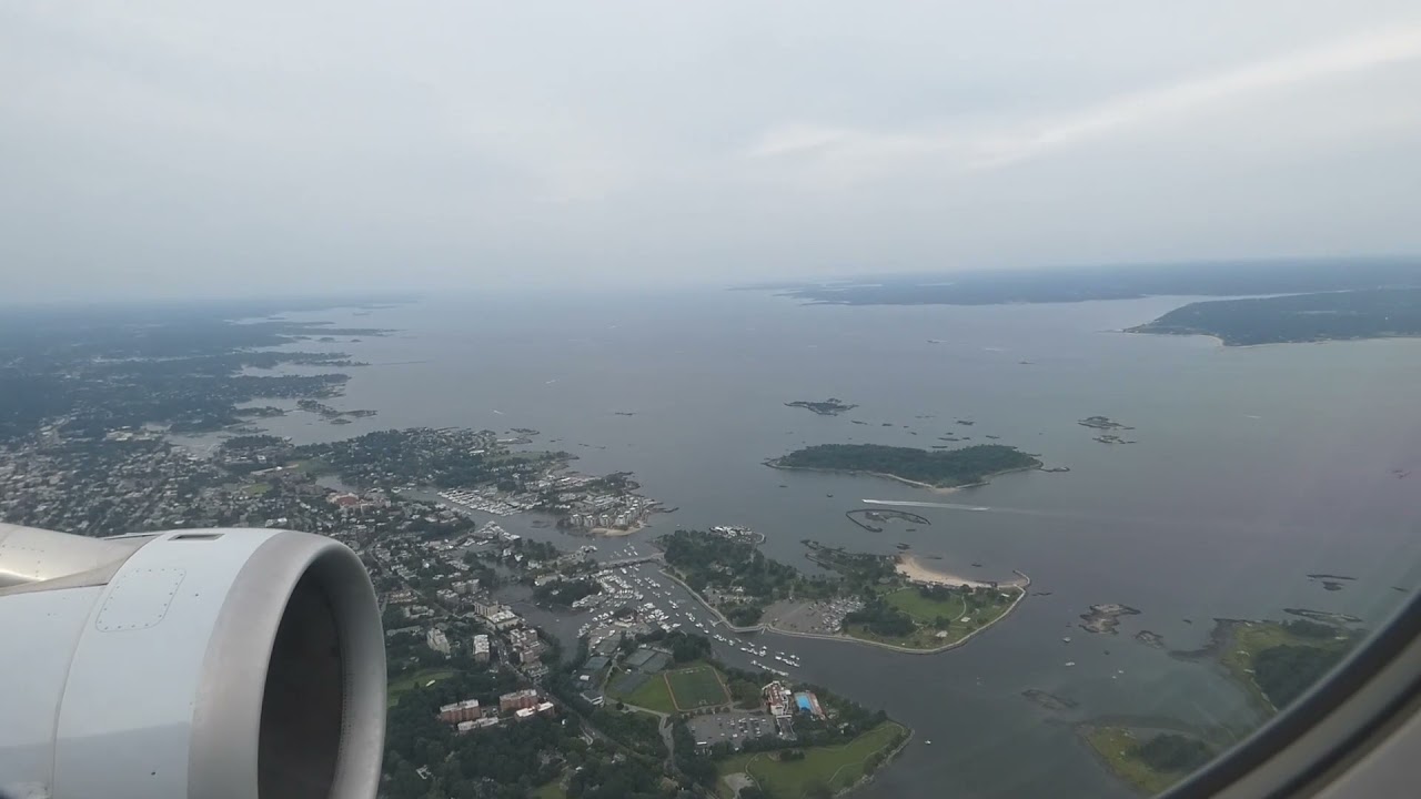 Approach and Landing at LaGuardia Airport - YouTube