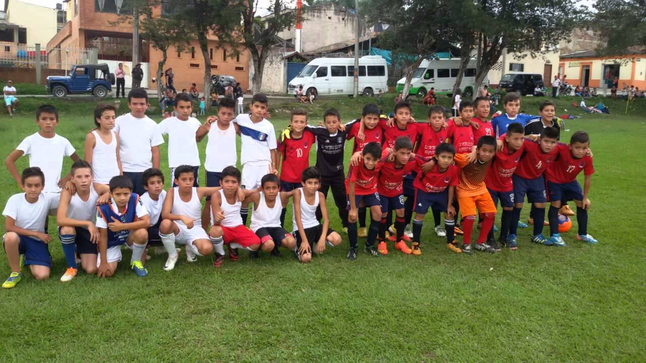 Escuela de Fútbol Ferley Villamil - YouTube