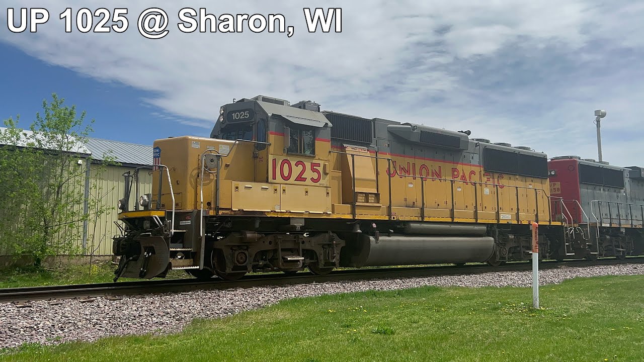 UP 1025 leading a late northbound LJA50 w/ the WSOR Sargento Cheese car ...