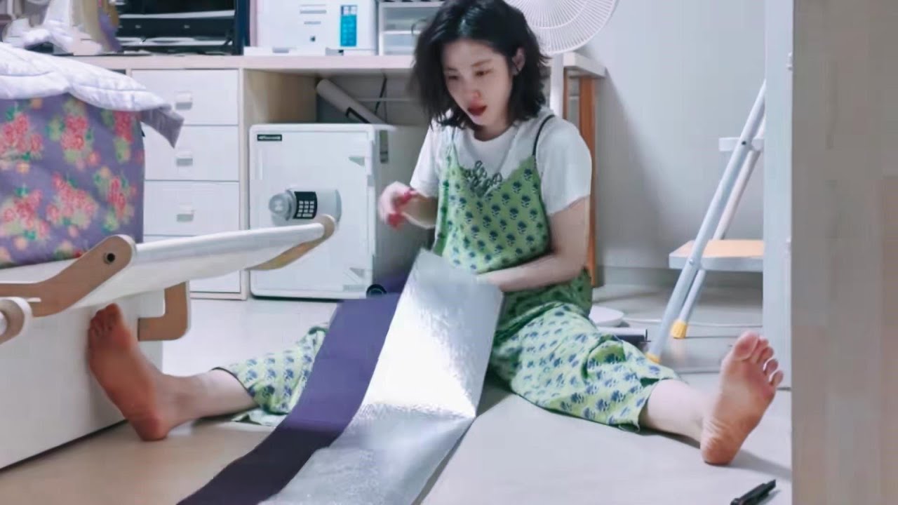 Actress's feet and soles 020 - YouTube