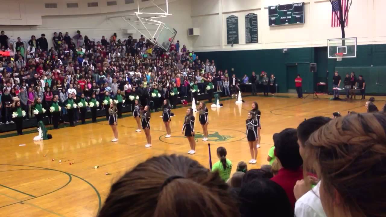 Farewell senior cheerleaders :'( - YouTube