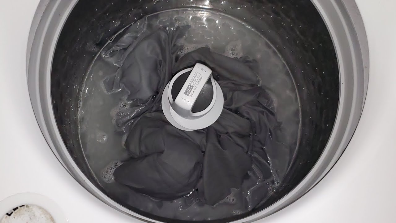Washing my bed sheets - YouTube