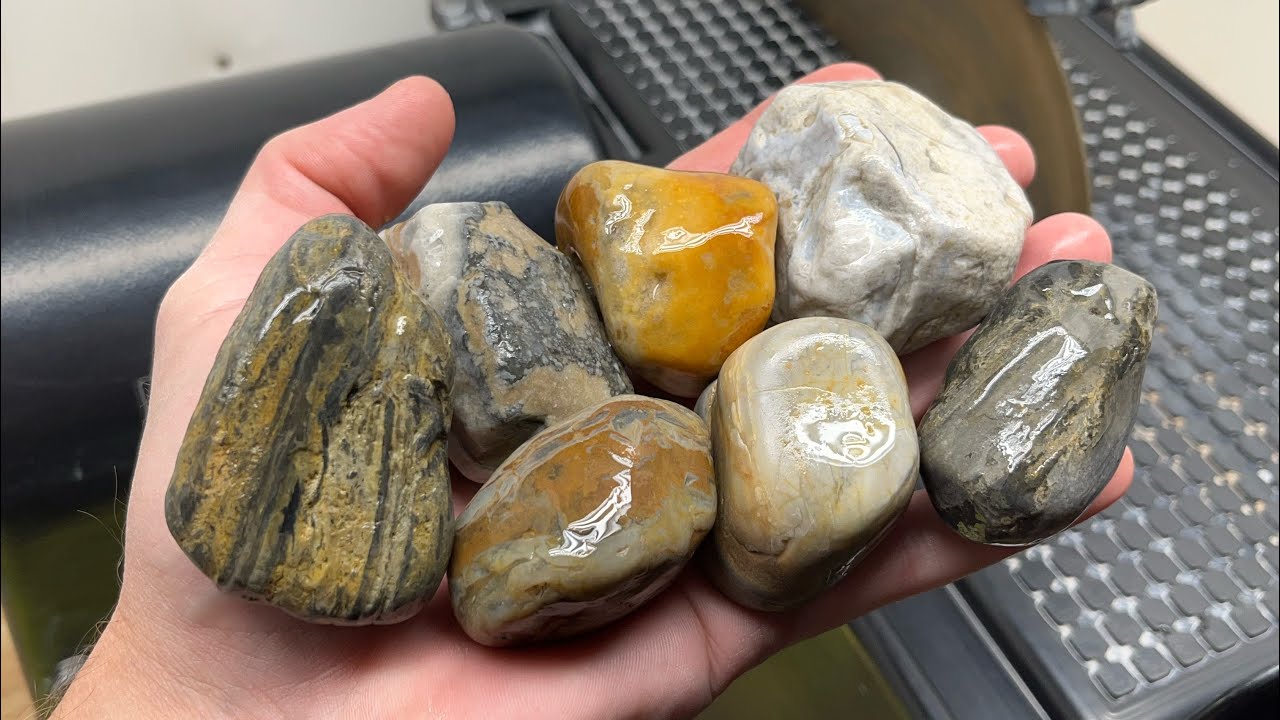 Cutting Rocks | Lucky 7! - YouTube