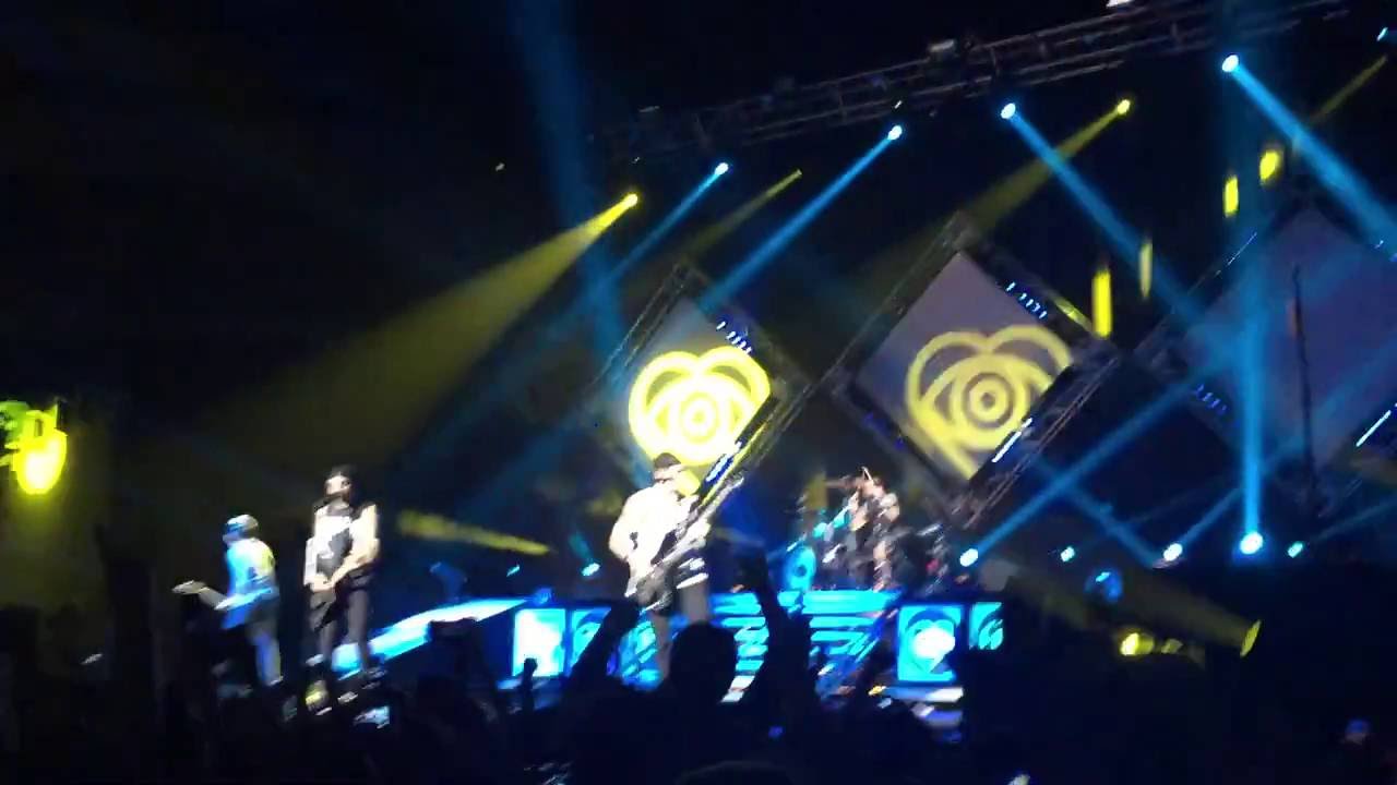 All Time Low - Dear Maria, Count Me In (Live in St. Louis) - YouTube