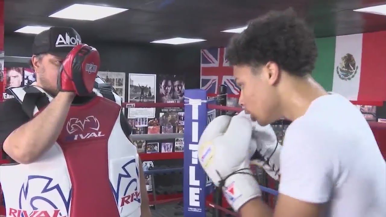 Oakland boxer 'Dynamite' David Lopez set for second pro fight - YouTube