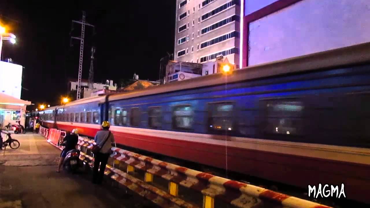 [28/04/2015] D13E-713 kéo tàu SE26 - YouTube