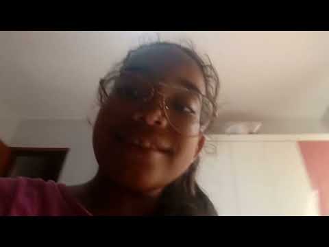 estou mostrando eu brincando. de boneca