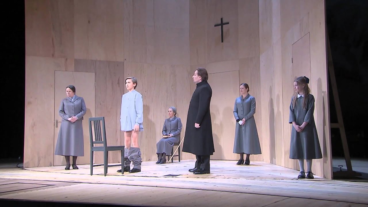 Fanny och Alexander TRAILER - YouTube