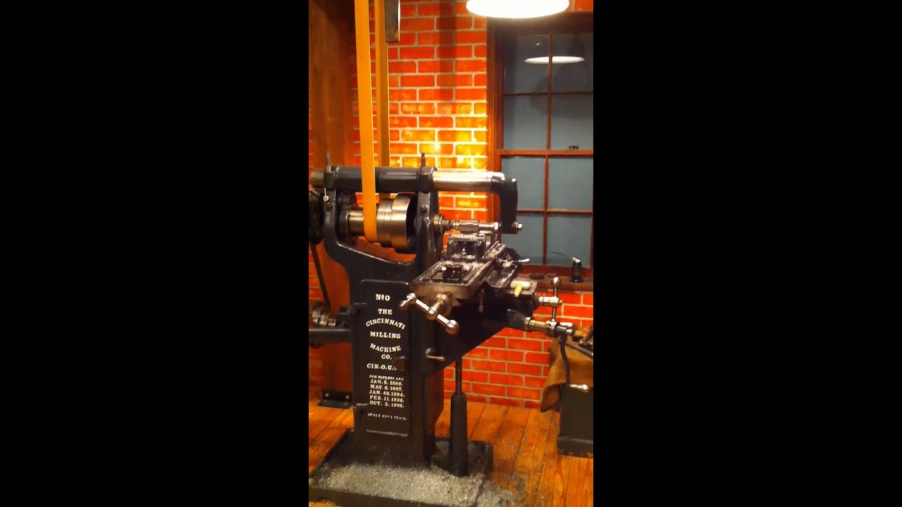 early horizontal Cincinnati Milling Machine - YouTube