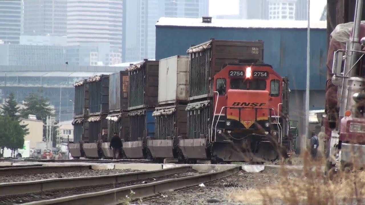 BNSF GP39E switching Rabanco, Seattle, 7-19-2010 part 2 - YouTube