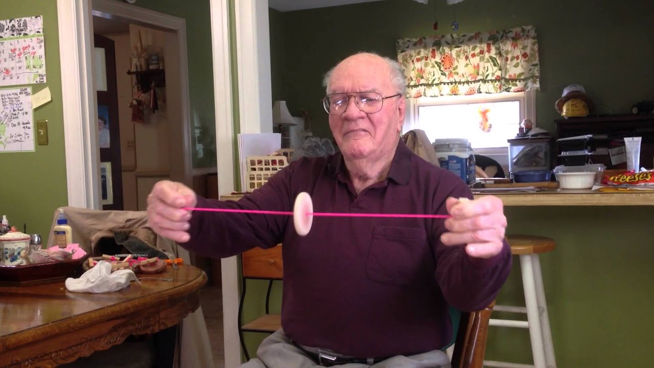 Robert Moak demonstrating one of his handmade buzz saws. - YouTube