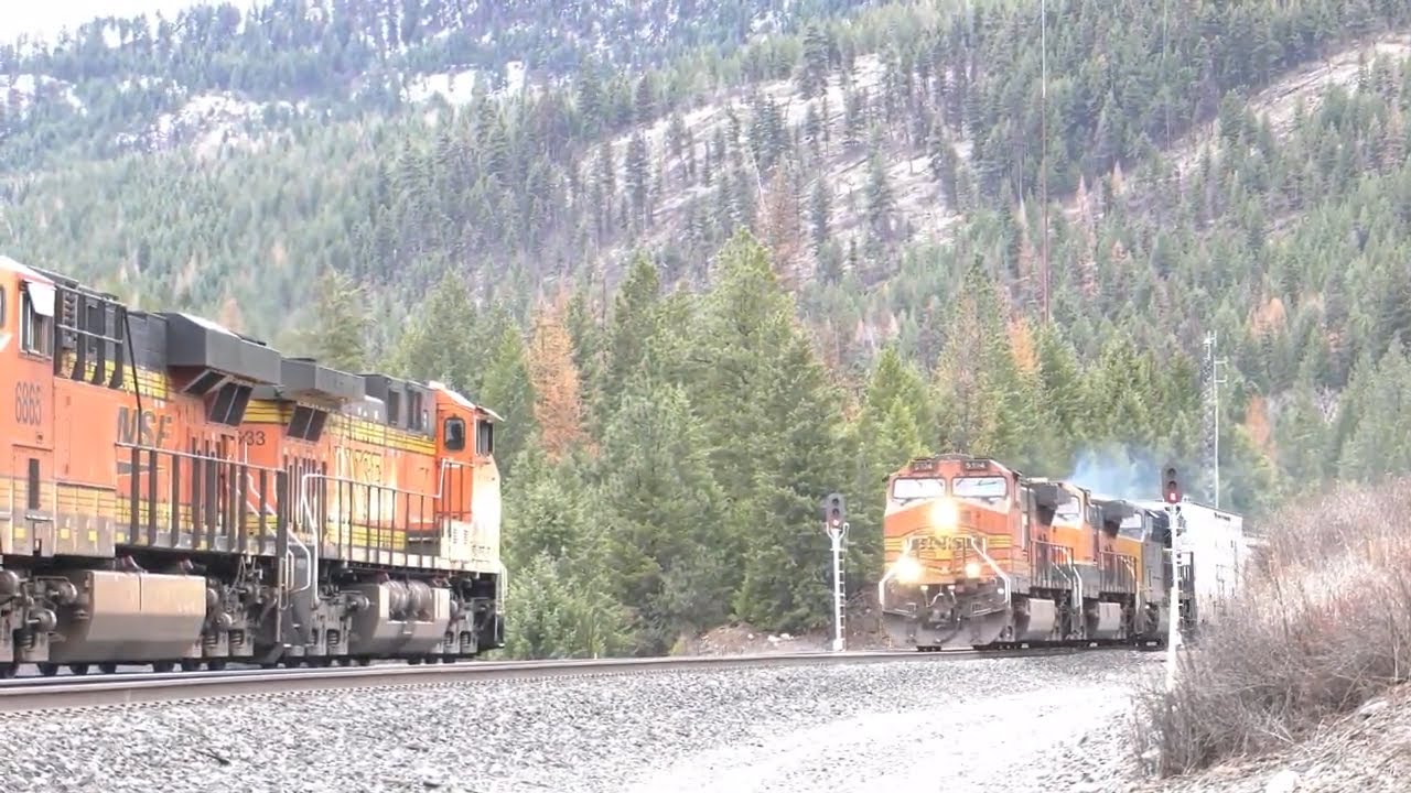 BNSF Oil Train Meet with Manifest and a Z Train - YouTube