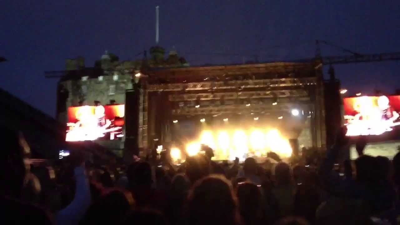 Encore from Paul Weller at Edinburgh Castle 2013 - YouTube