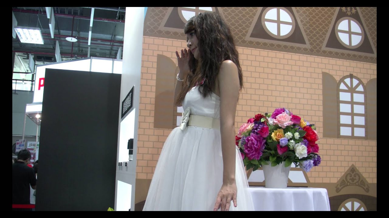 2012攝影器材展 Canon show girl ( JVC HMQ10 4K video test ) - YouTube