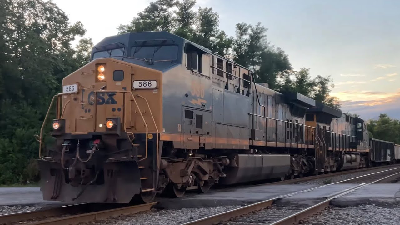 CSX CW44 AC #586 meets Q542 | Richmond Kentucky Railfanning - YouTube