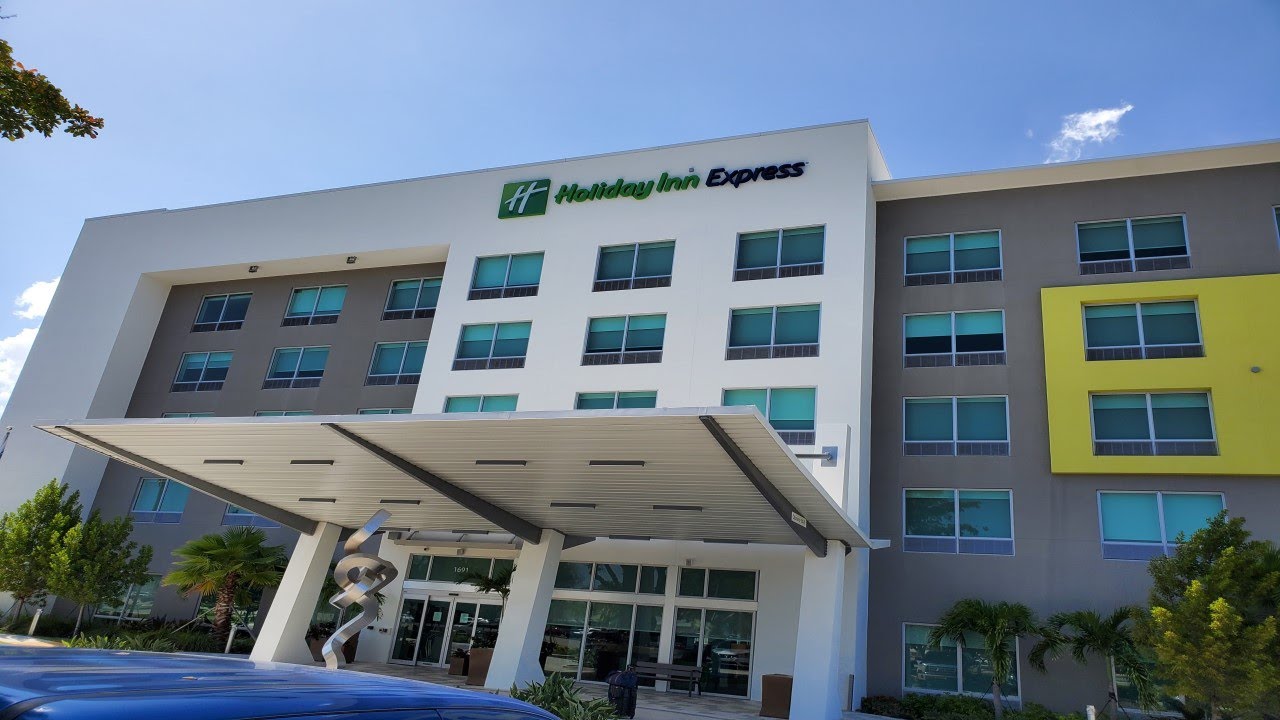 Holiday Inn Express & Suites Miami Doral - King Bedroom Tour - YouTube