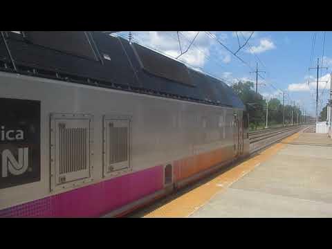NJ Transit Bombardier ALP-45DP #4523 Departing Hamilton With Comets - YouTube