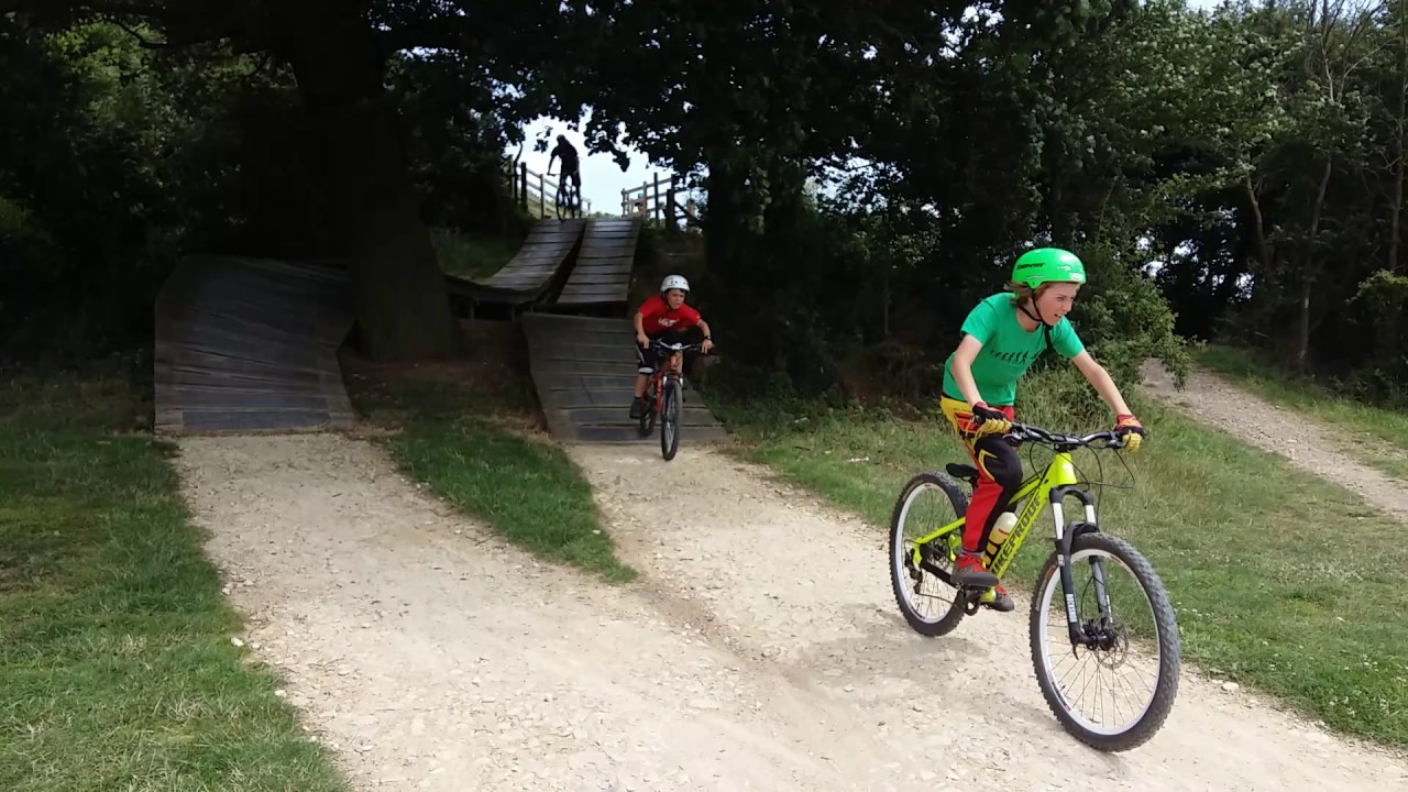 Scooby gang Hadleigh 2016 - YouTube