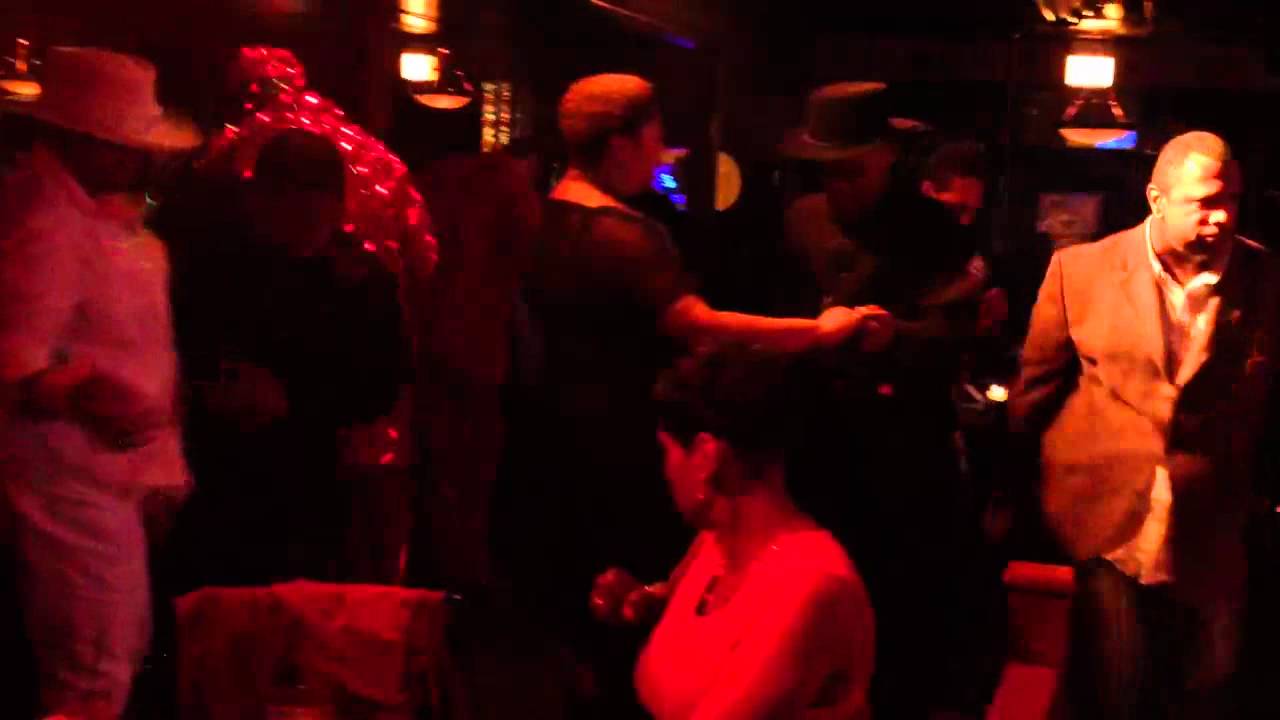Dj GQ at his best! @The Blue Note Night Club in Chicago - YouTube