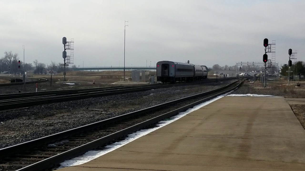 Amtrak 381 westbound Carlo Sandburg with new Charger locomotive - YouTube