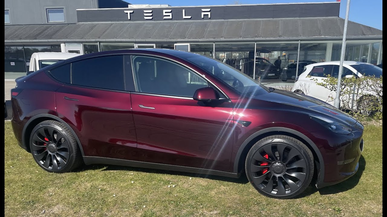Tesla's Midnight Cherry red - Performance model Y - A first glimpse in ...