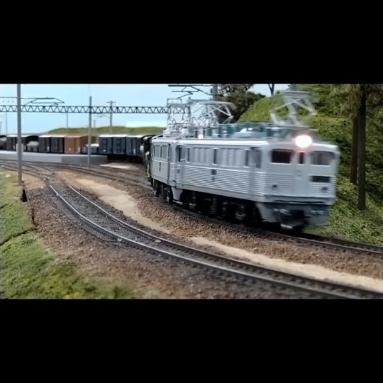 鉄道模型 HO 16.5mm JNR EF30 EF81 銀釜が貨物列車を牽引し直流区間を疾走 #ef30 #ef81 #traindream ...